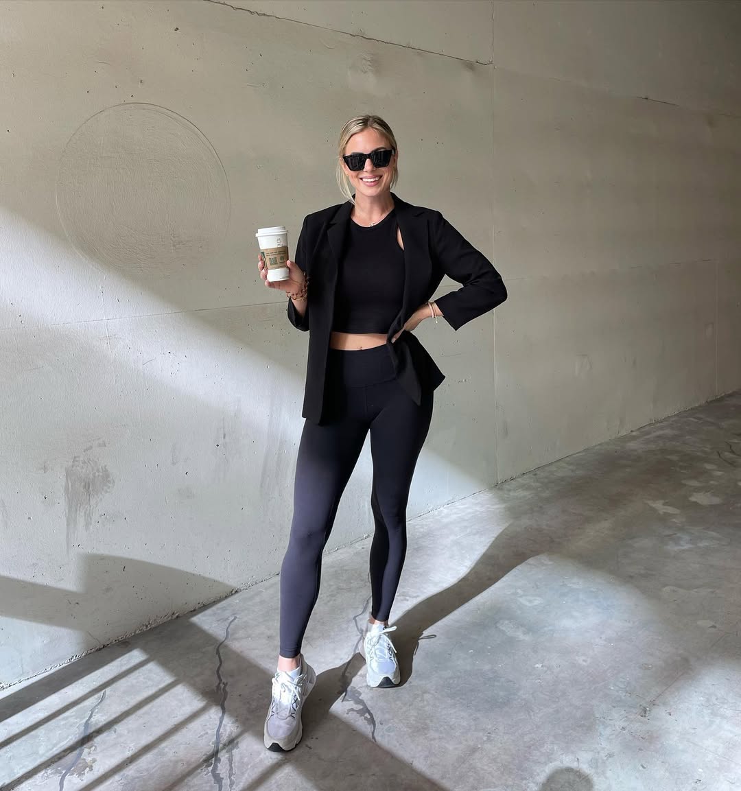 12+ Work Outfit Ideas with Tennis Shoes That Are Stylish and Comfy