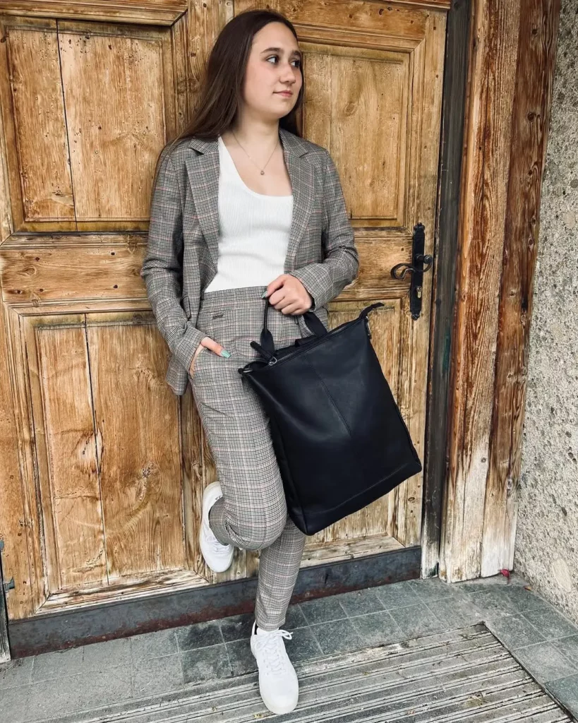 12+ Work Outfit Ideas with Tennis Shoes That Are Stylish and Comfy