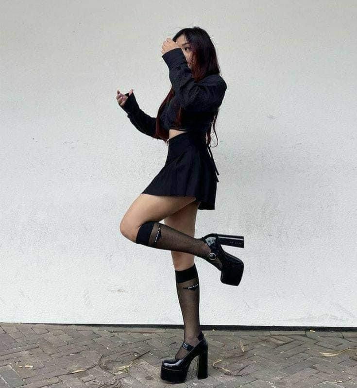 12 Platform Heel Outfits With Socks You’ll Love